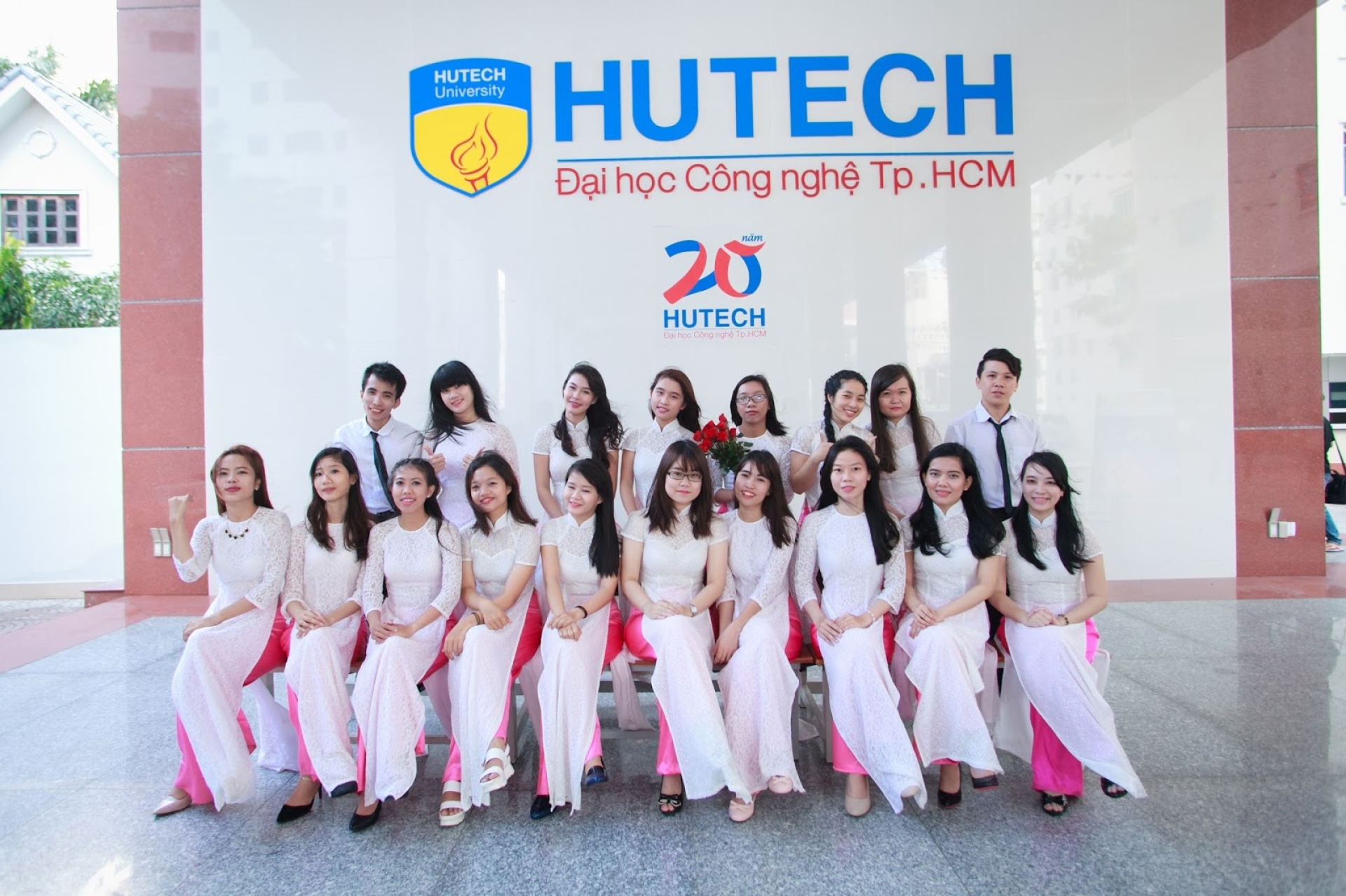 Logo của Đại học Công Nghệ TP HCM (HUTECH) có ý nghĩa gì?