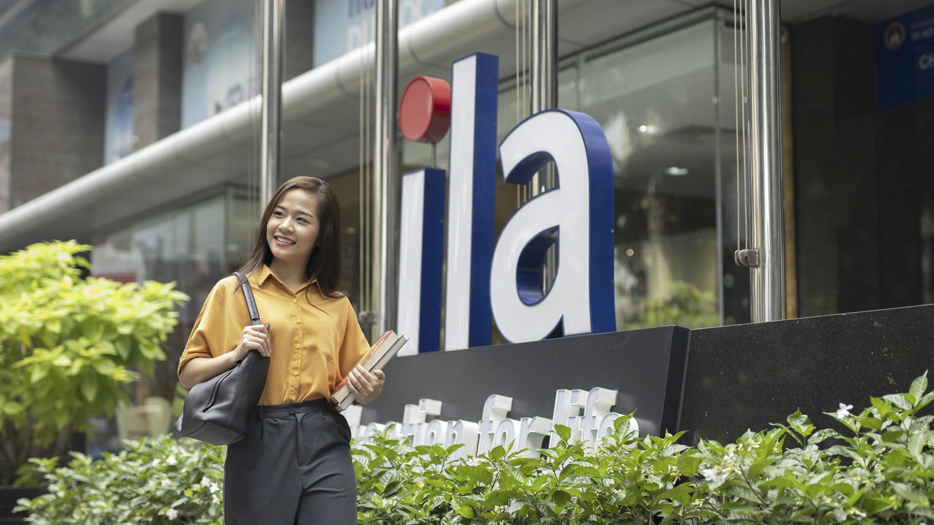 Học phí tiếng Anh giao tiếp tại ILA có đắt đỏ như lời đồn?